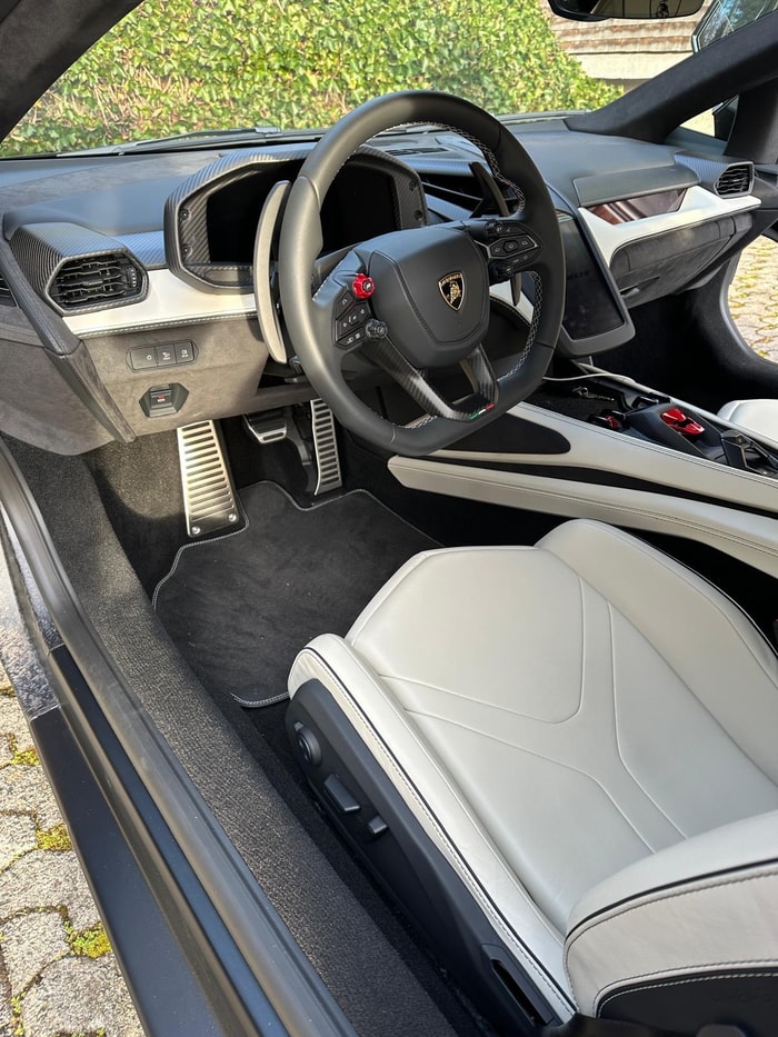 LAMBORGHINI REVUELTO Kaufen