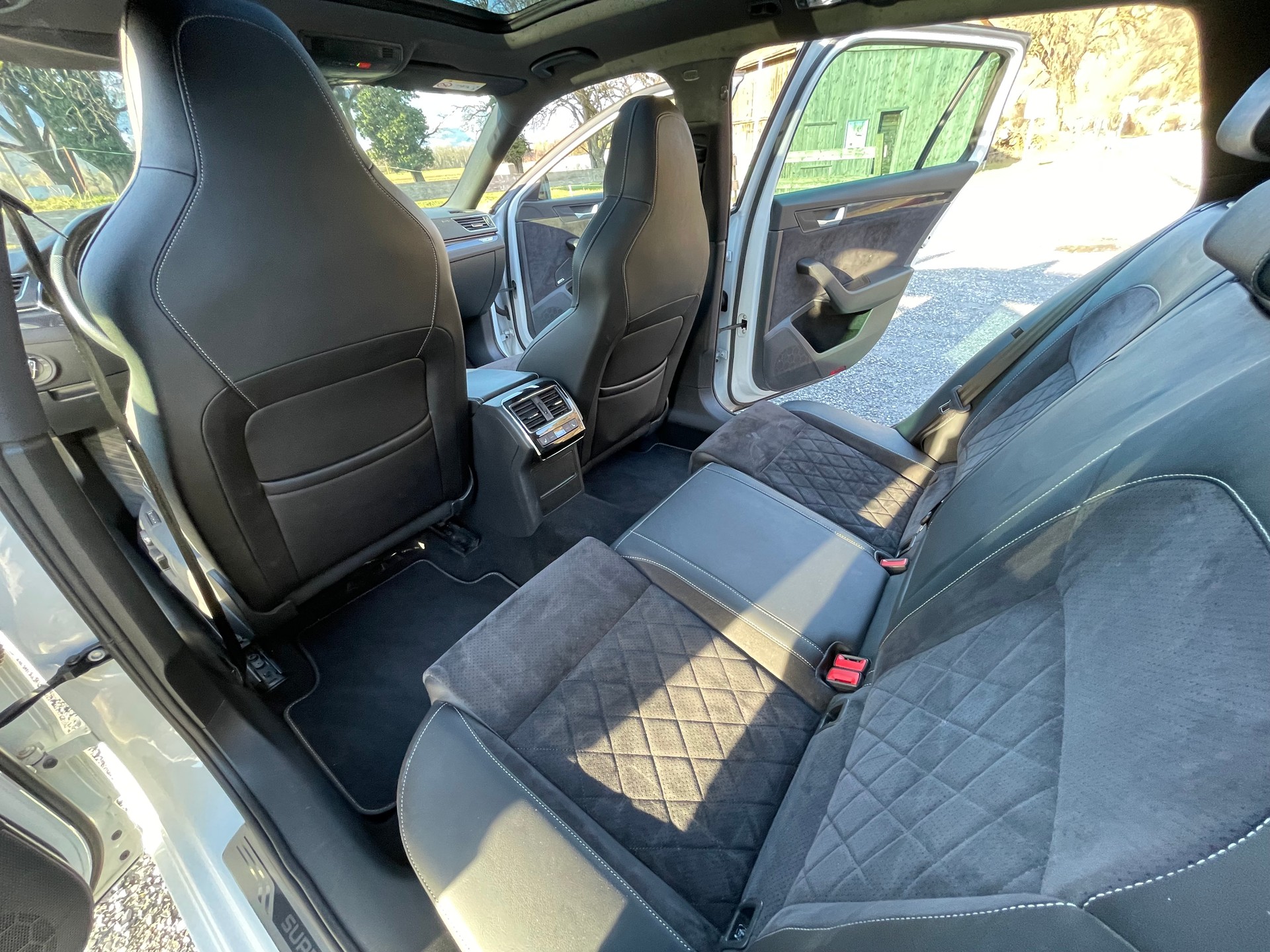 SKODA Superb Combi 2.0 TDi SportLine+ 4x4 DSG Kaufen