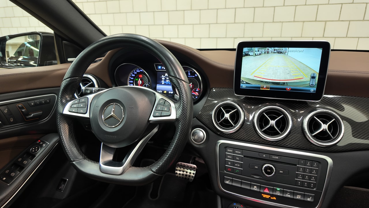 MERCEDES-BENZ CLA Shooting Brake 45 AMG 4Matic Speedshift Kaufen