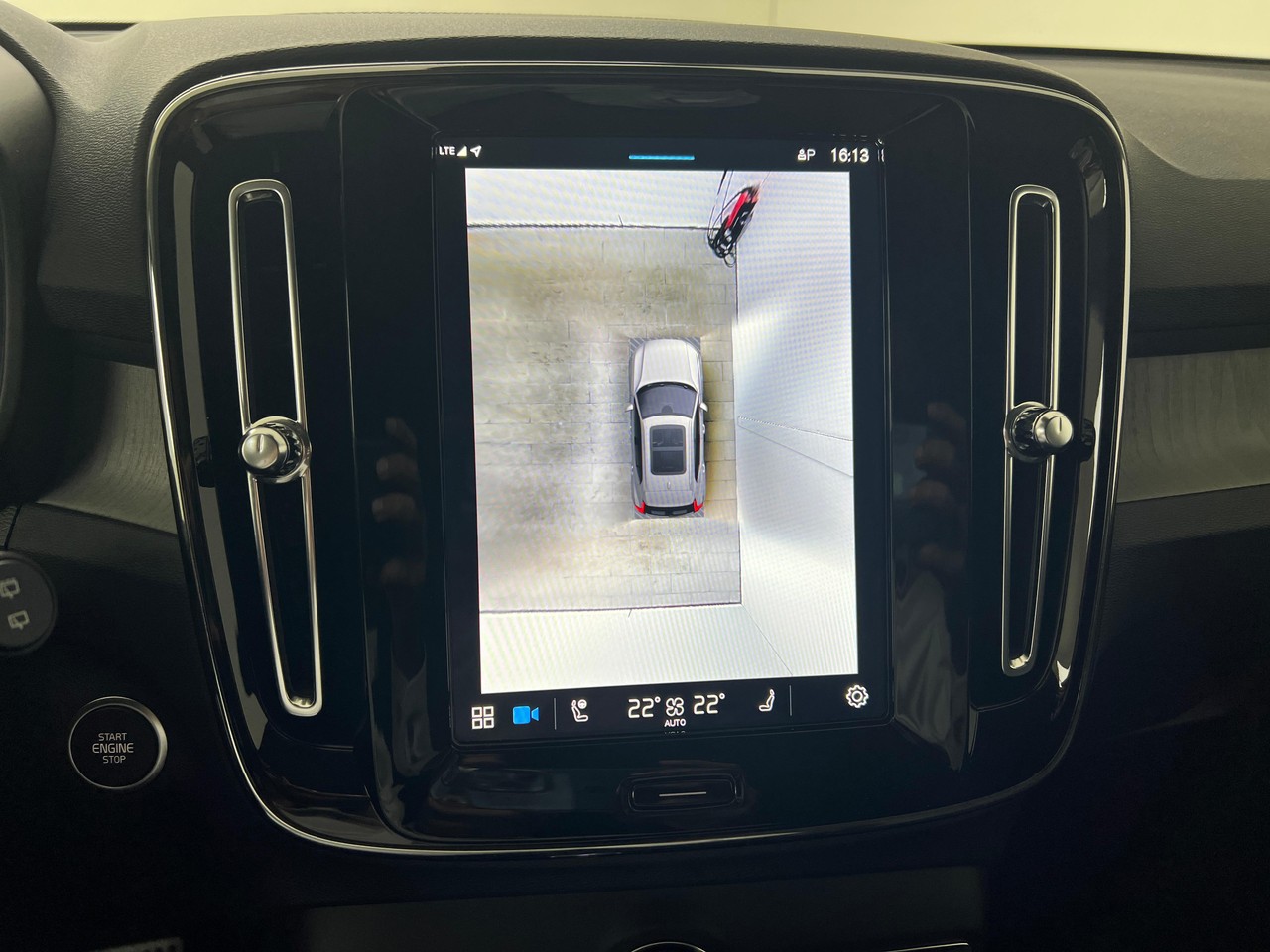 VOLVO XC40 2.0 B4 MH Plus Dark / Jetzt mit attraktivem 1,9% Leasing Kaufen