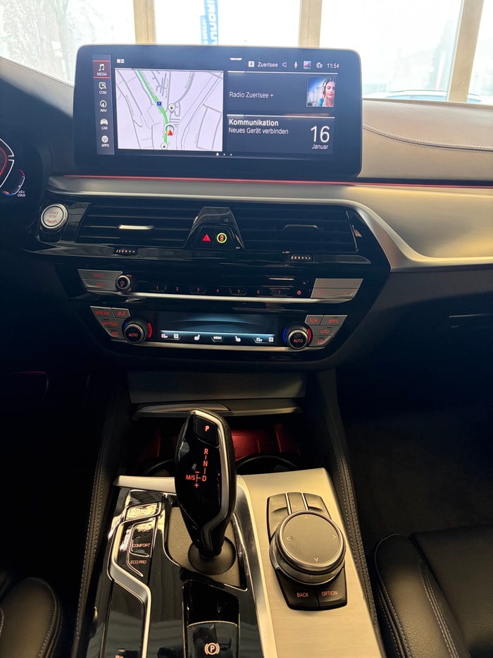 BMW 540i xDrive 48V Touring Pure M Sport | CH | All Black | Driving ...