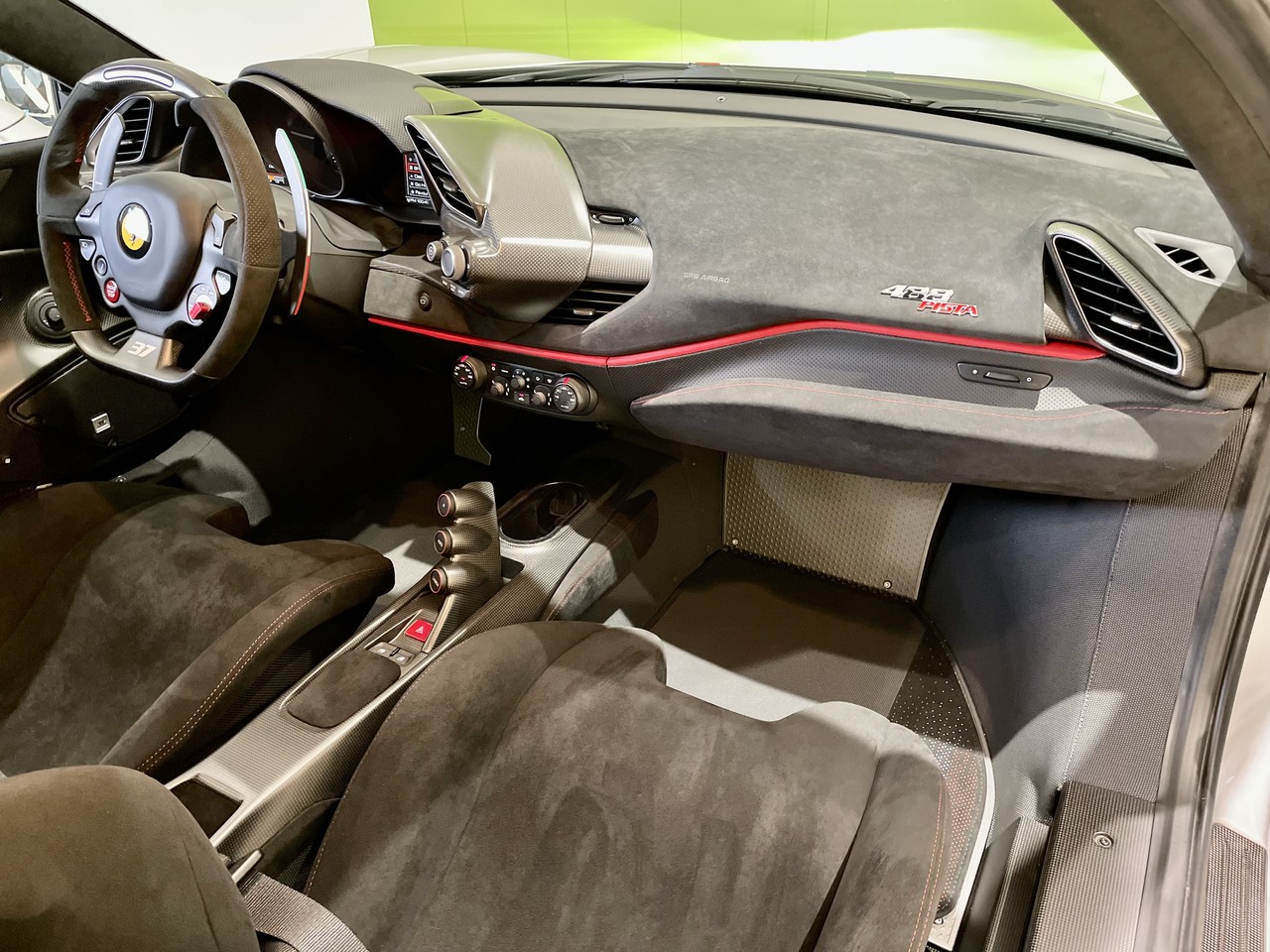 FERRARI 488 Pista 3.9 V8 PILOTI Kaufen