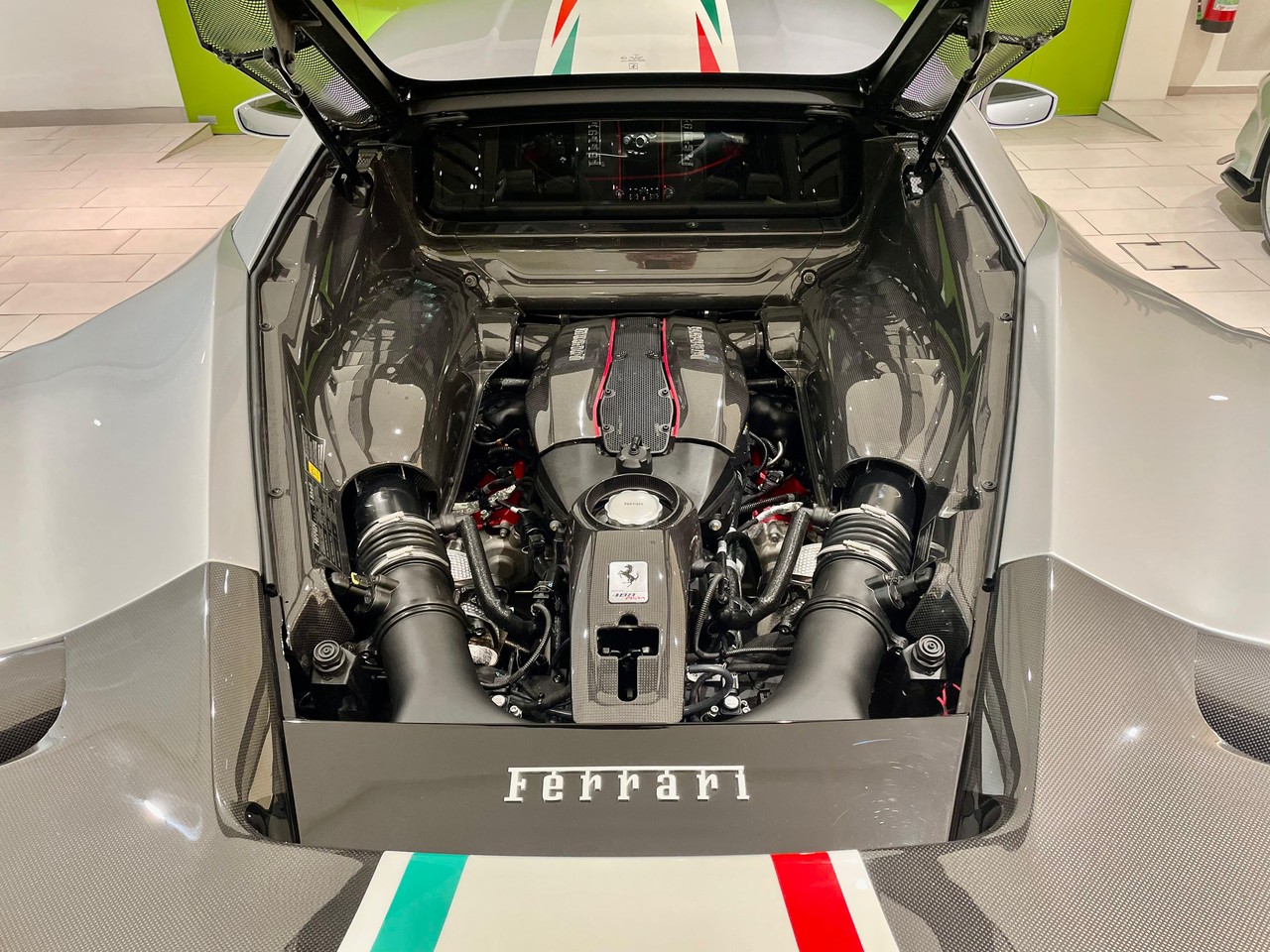 FERRARI 488 Pista 3.9 V8 PILOTI Kaufen