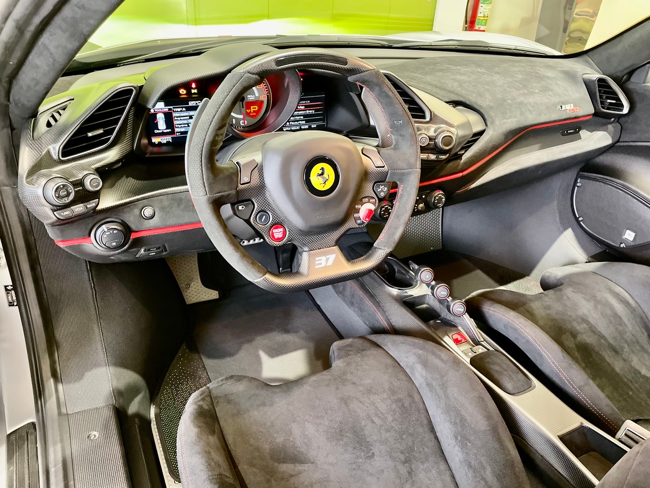 FERRARI 488 Pista 3.9 V8 PILOTI Kaufen