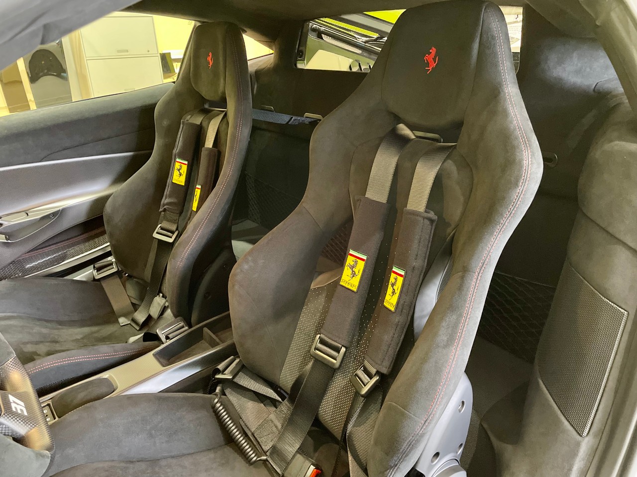 FERRARI 488 Pista 3.9 V8 PILOTI Kaufen