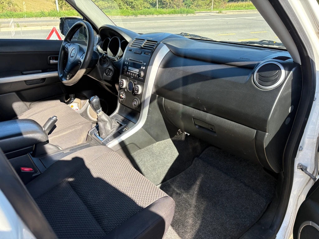 SUZUKI Grand Vitara 2.4 16V GL Top pour export À vendre