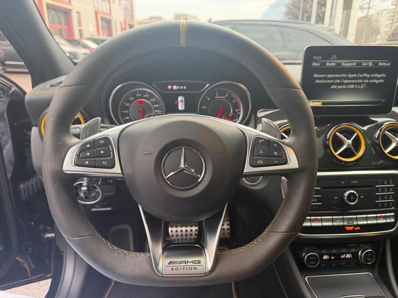 MERCEDES-BENZ A 45 AMG Yellow Night Edition 4Matic 7G-DCT Kaufen