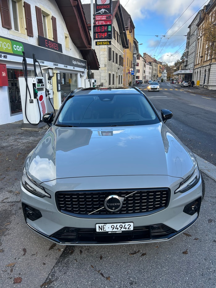 VOLVO V60 B4 Benzin Mild Hybrid Ultra Dark DCT Acquistare in vendita
