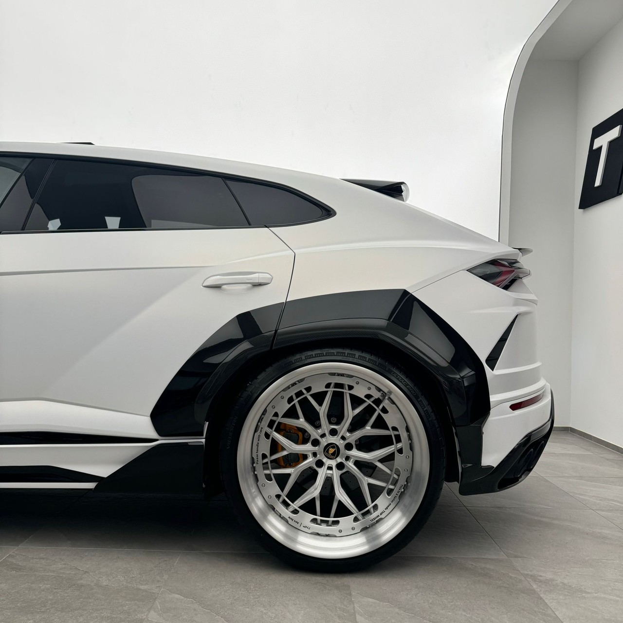 LAMBORGHINI Urus E-Gear Widebody Unikat Kaufen