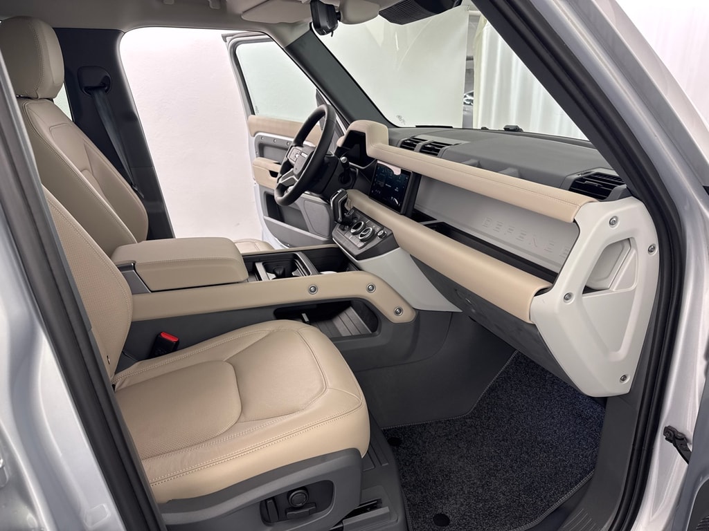 LAND ROVER Defender 110 3.0 D I6 300 SE AWD AT8 À vendre