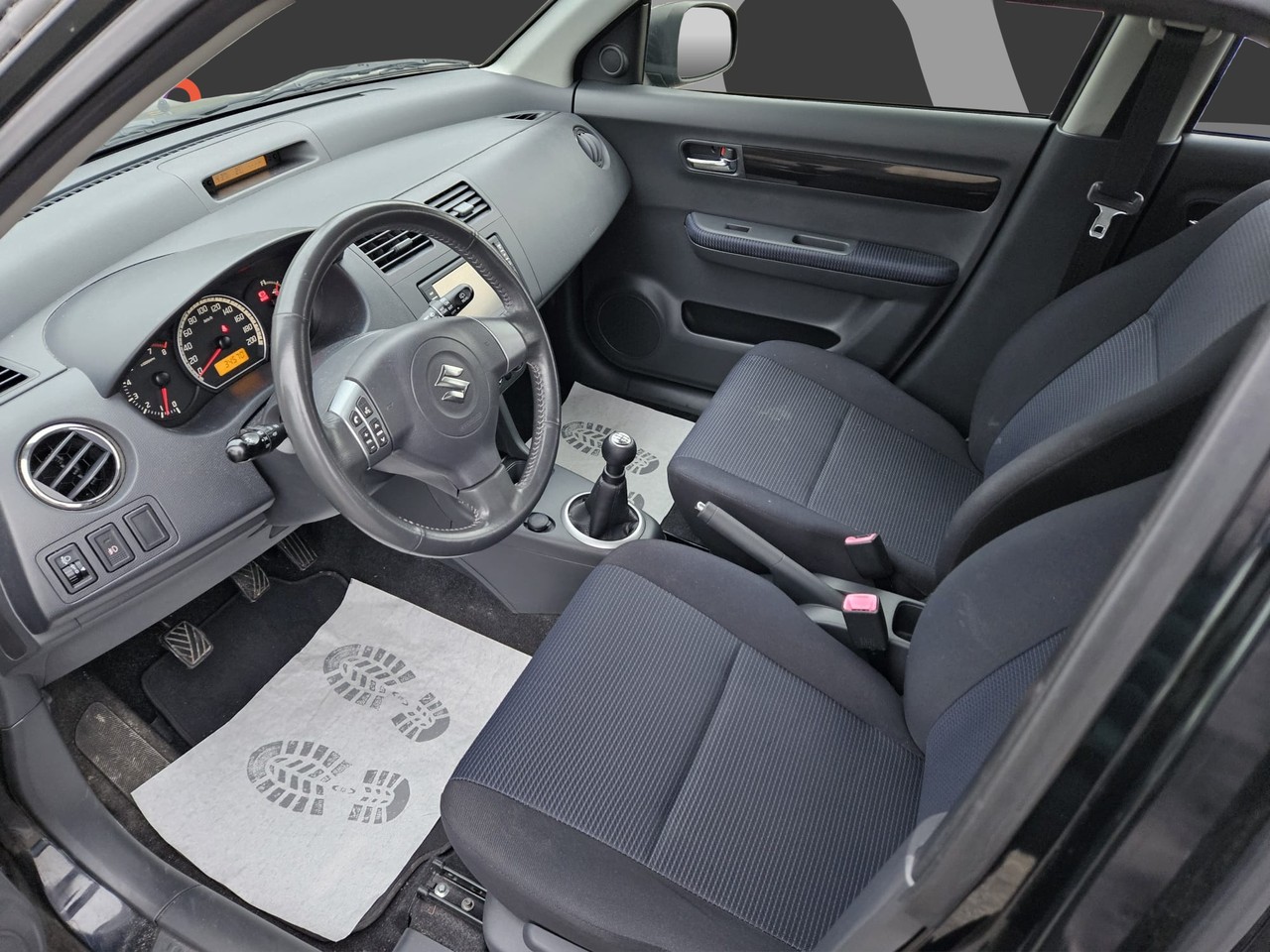 SUZUKI Swift 1.3i 16V GL 4x4 Kaufen