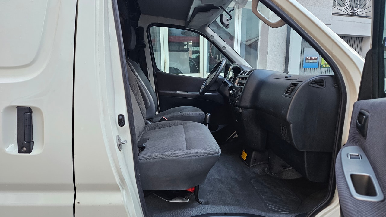 TOYOTA Hiace D-4D Van LWB Kaufen