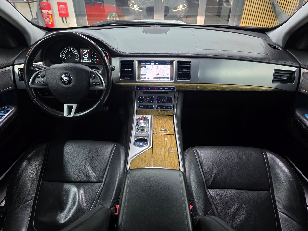 JAGUAR XF 2.2d Black Package Kaufen