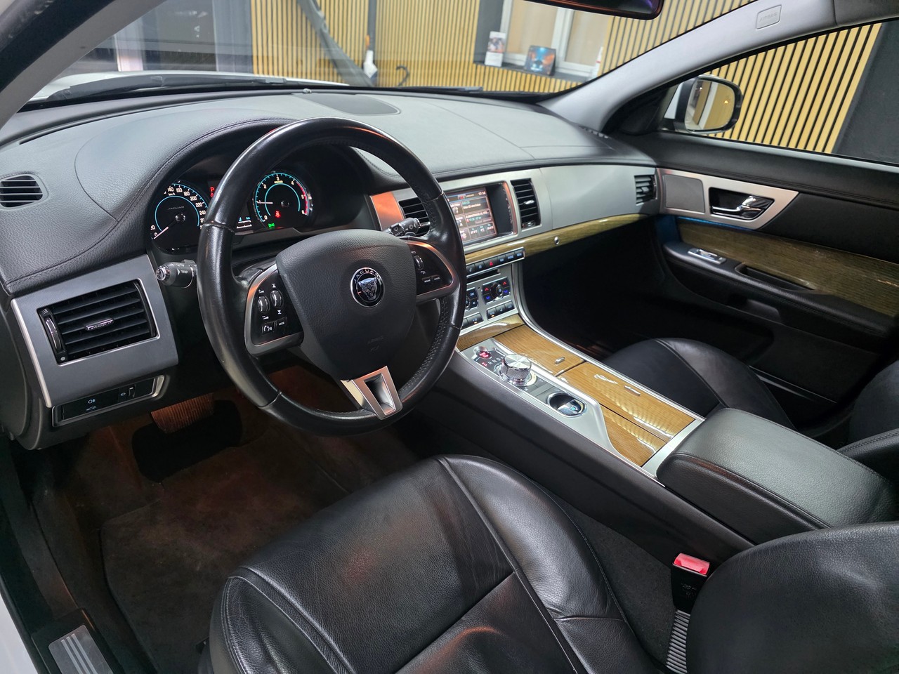 JAGUAR XF 2.2d Black Package Kaufen