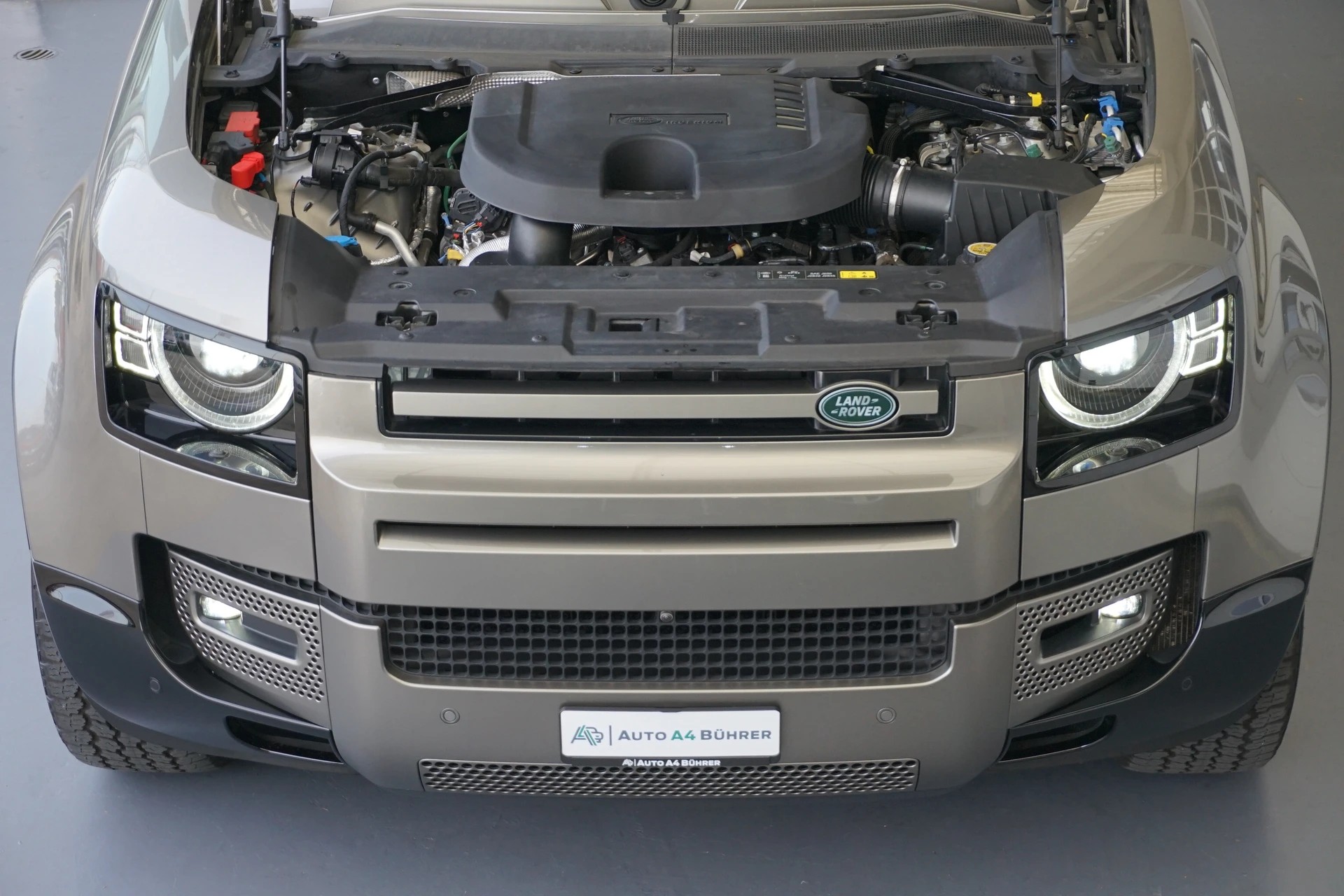 LAND ROVER Defender90 I6 250 X-D SE 250PS 4x4 Kaufen