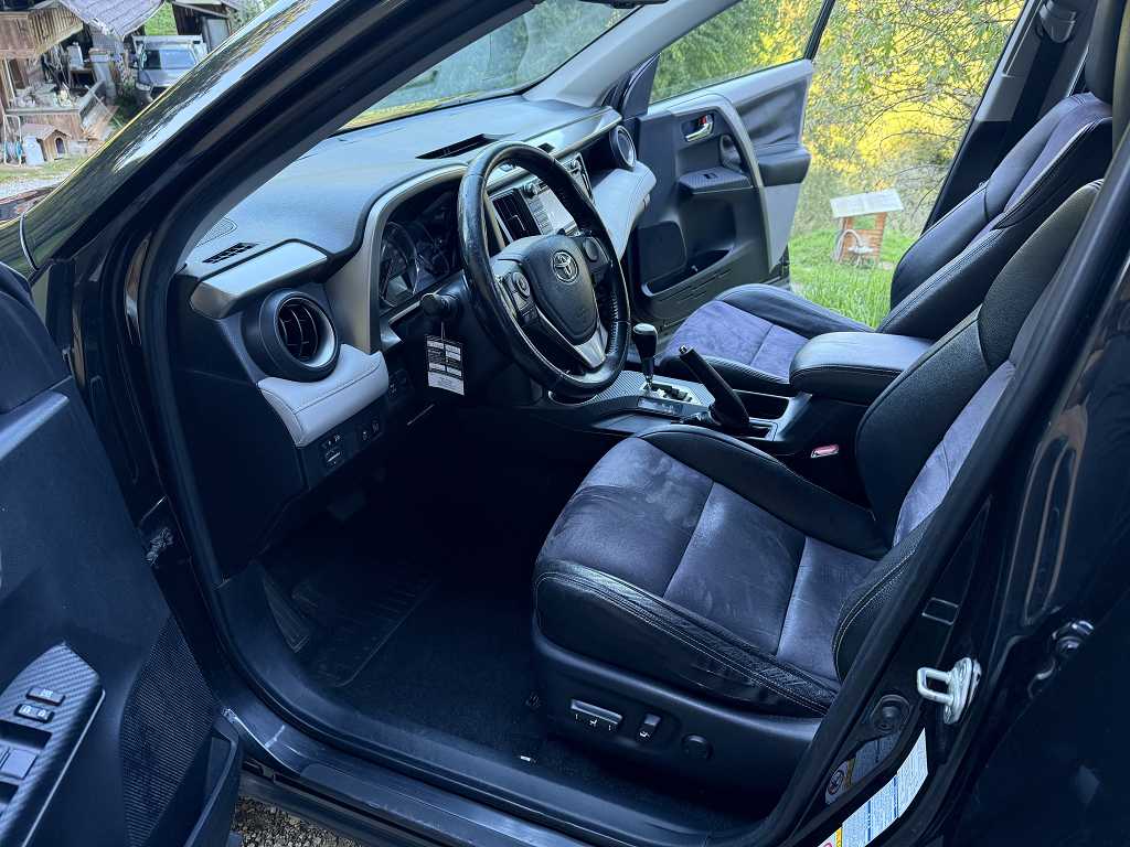 TOYOTA RAV-4 2.2D-CAT Sol Premium AT Kaufen