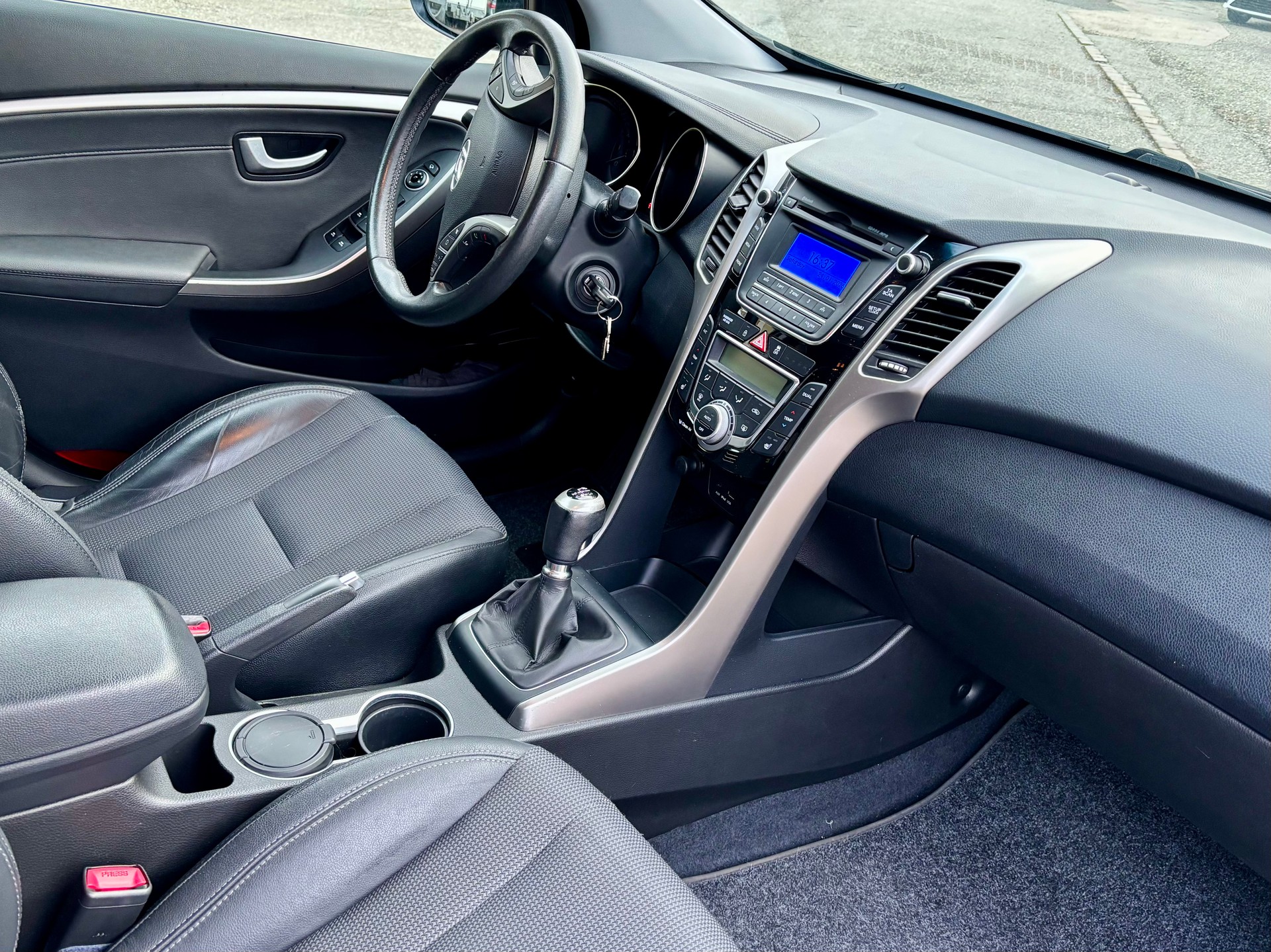 HYUNDAI i30 1.6 GDI Premium Kaufen