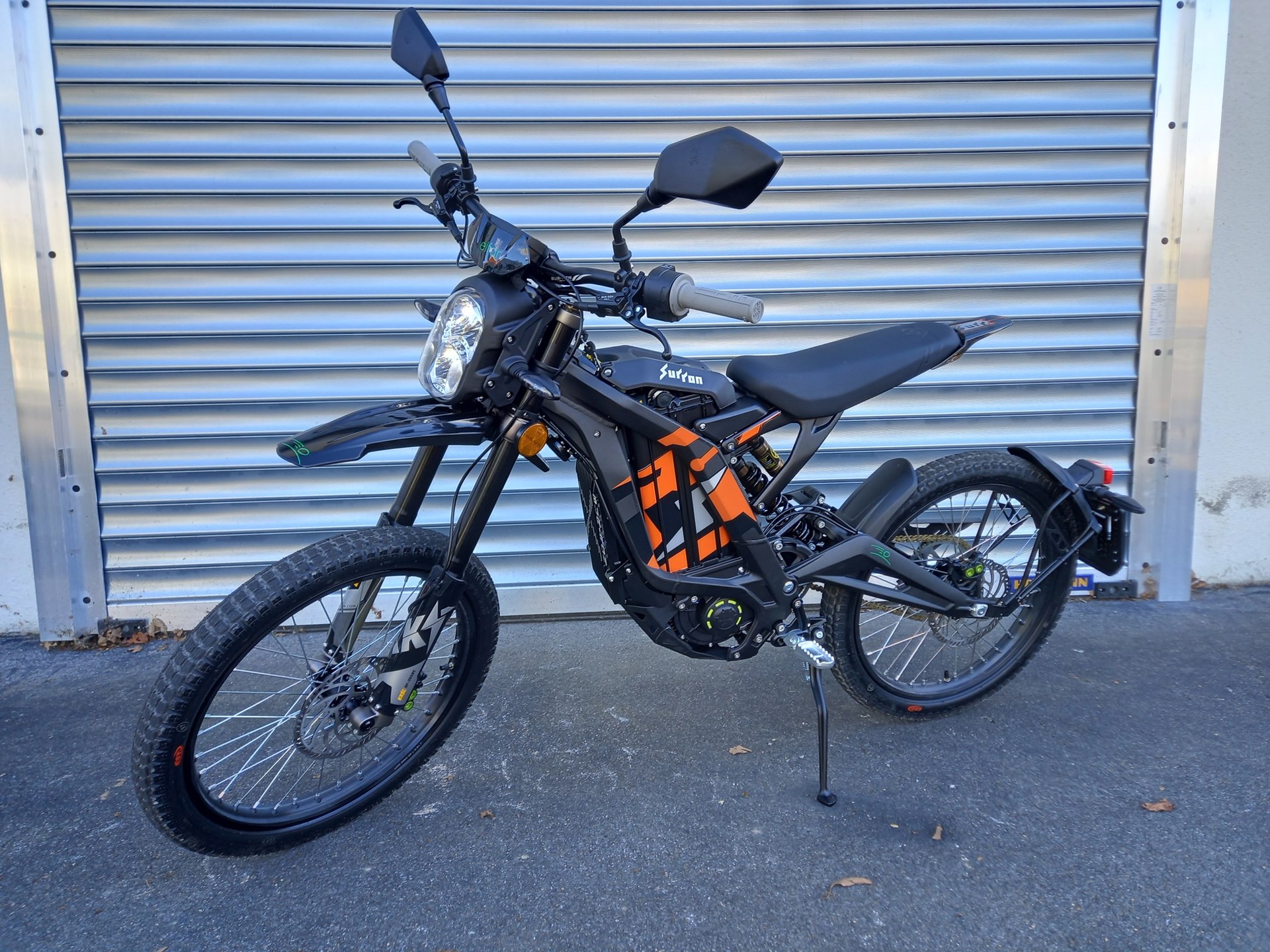 SUR-RON Light Bee mit X Controller À vendre