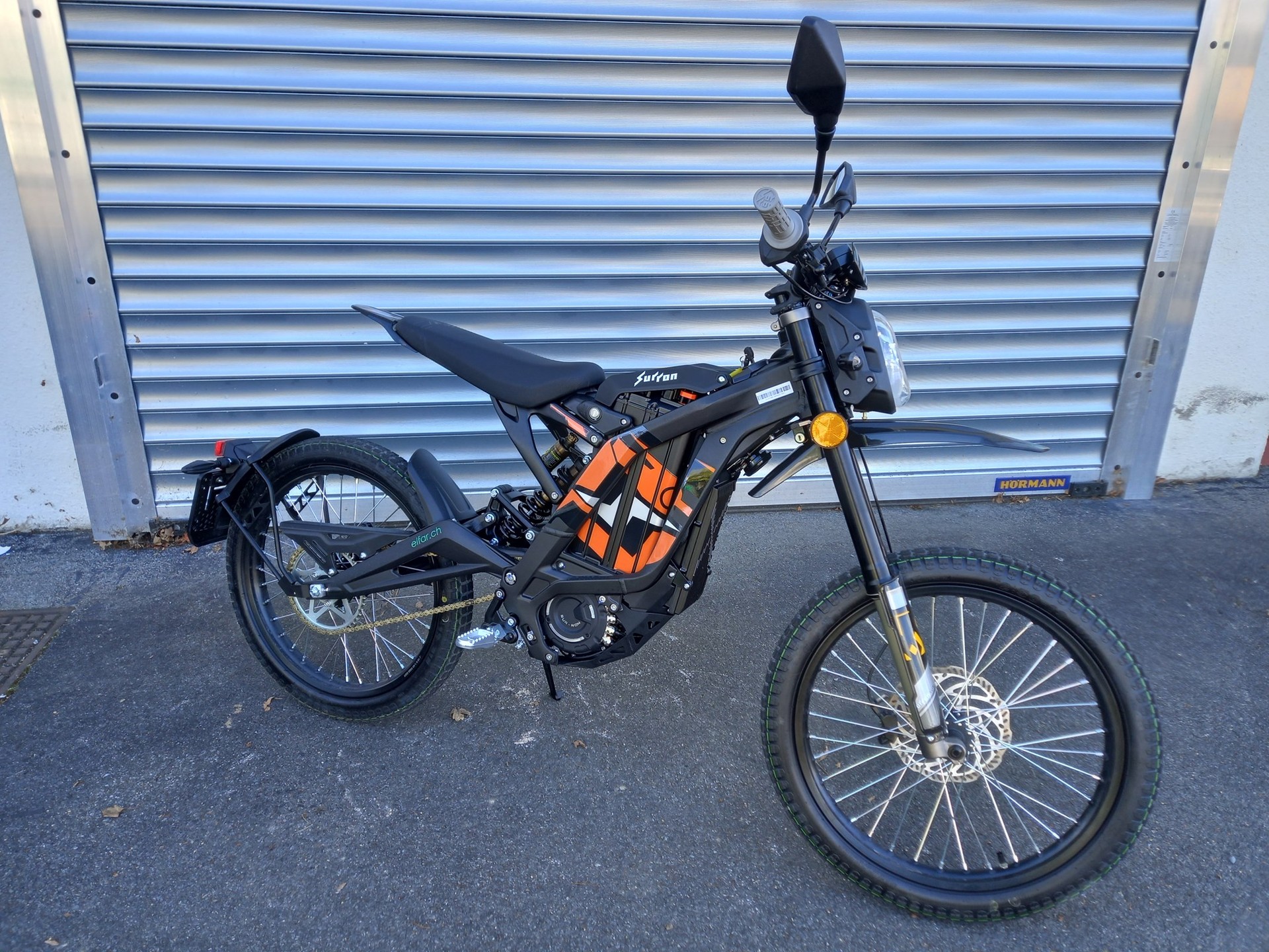 SUR-RON Light Bee mit X Controller À vendre