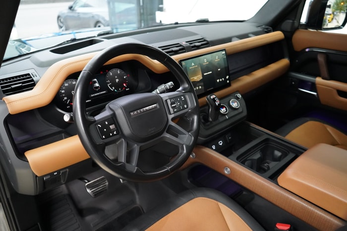 LAND ROVER Defender 110 3.0 D I6 300 X-Dynamic HSE AWD AT8 Kaufen