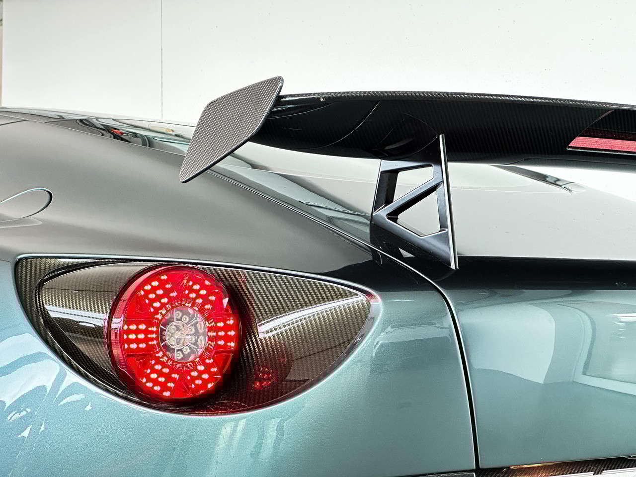 ASTON MARTIN V12 Vantage Coupé 6.0 Kaufen