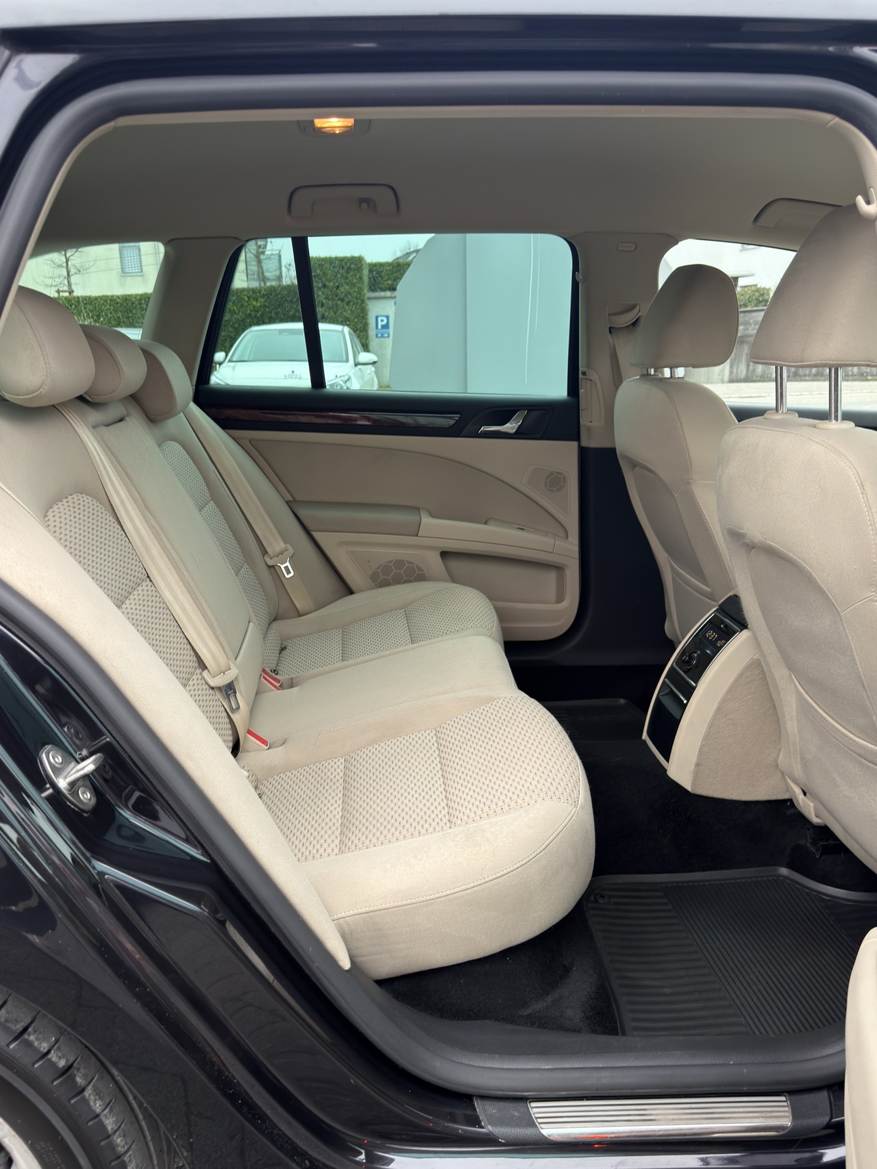 SKODA Superb Combi 1.8 TSI Elegance DSG Kaufen