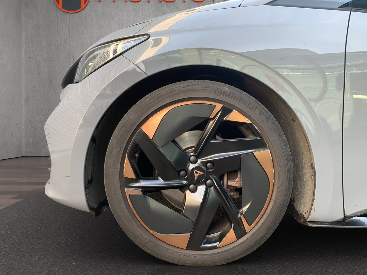 CUPRA Born El Primero Tres Kaufen