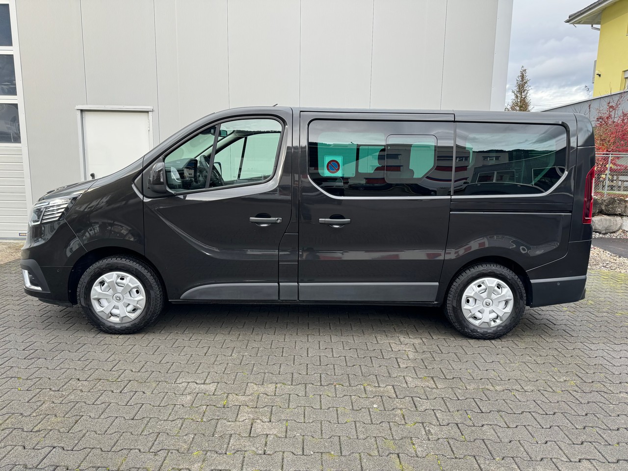 RENAULT Trafic Blue dCi 170 EDC Passenger Intens*NUR 7000 KM*8-PLÄTZER ...