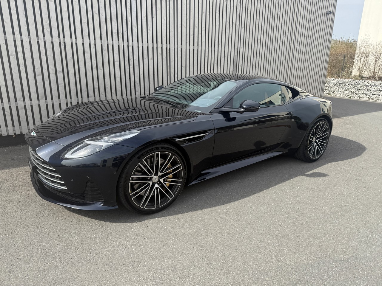ASTON MARTIN DB12 - Occasionen kaufen | AutoScout24
