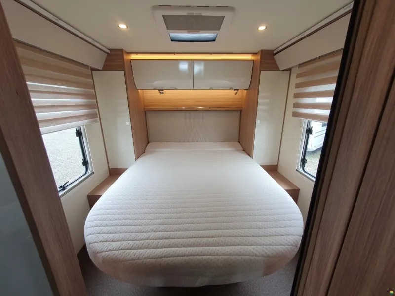 BÜRSTNER IXEO I 736 À vendre