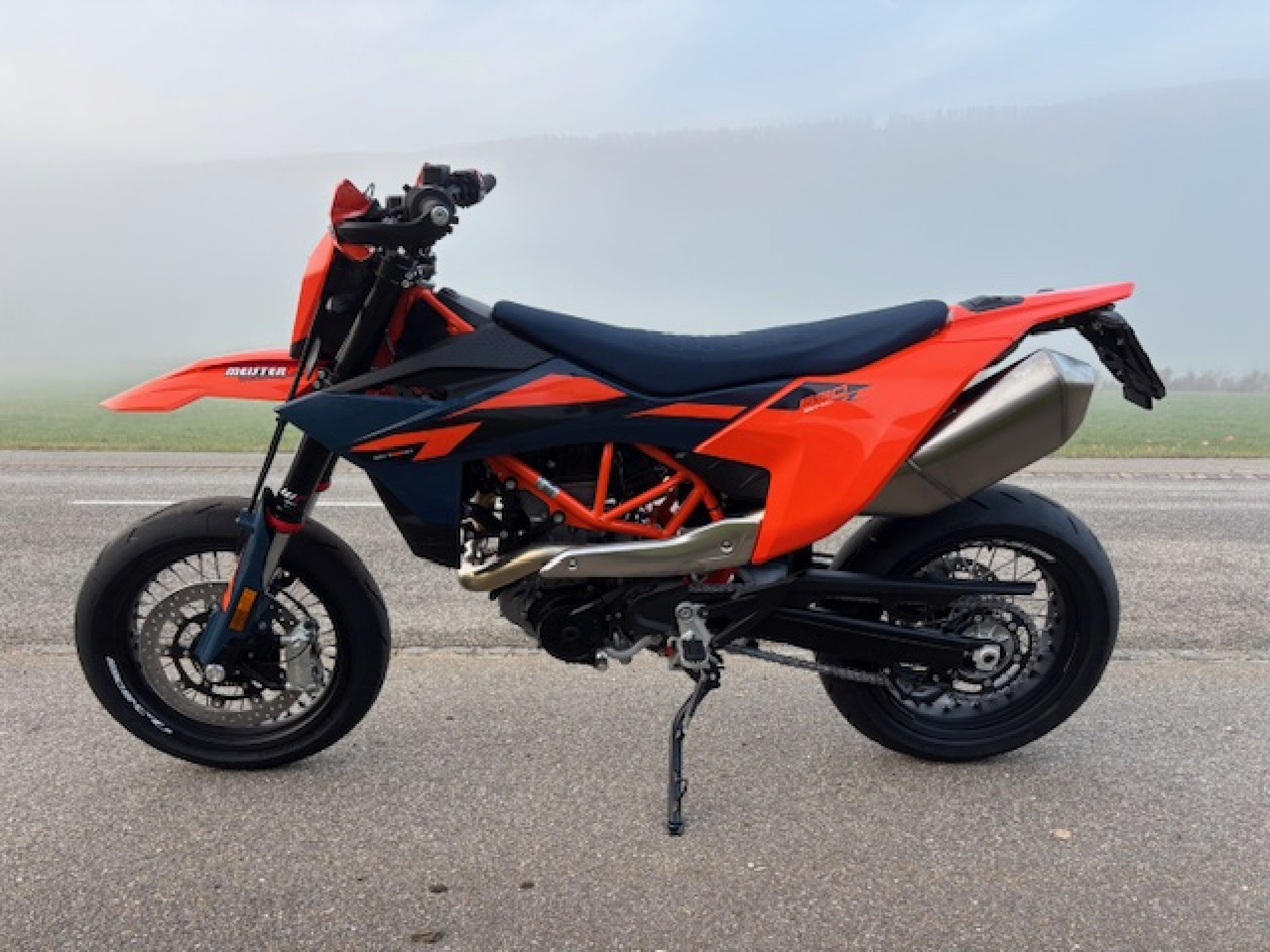 Wunderschone Ktm 690 Sm Ebenbild