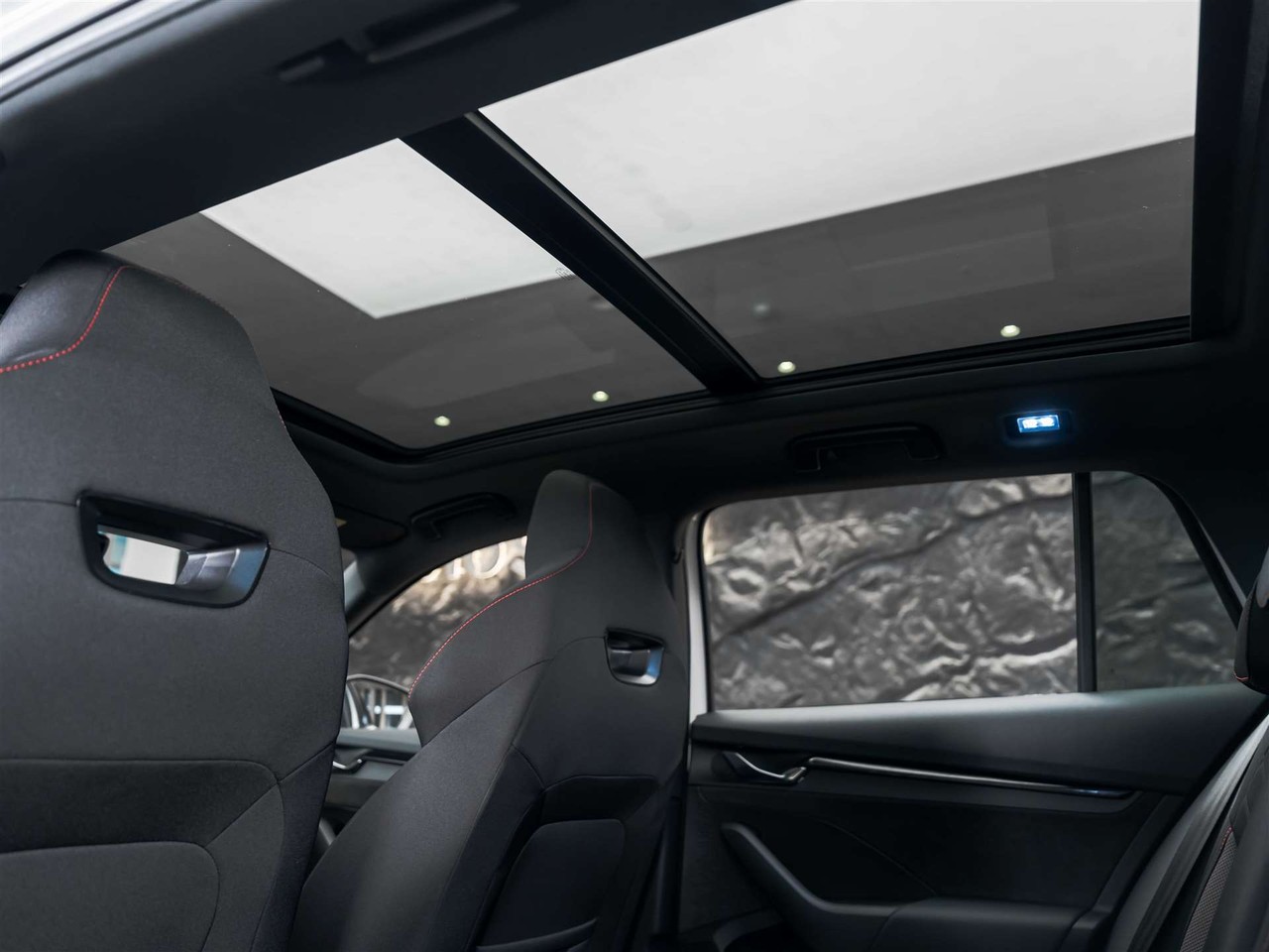 SKODA Octavia Combi 2.0 TSI DSG RS *Panorama*Ambientebeleuchtung* Kaufen