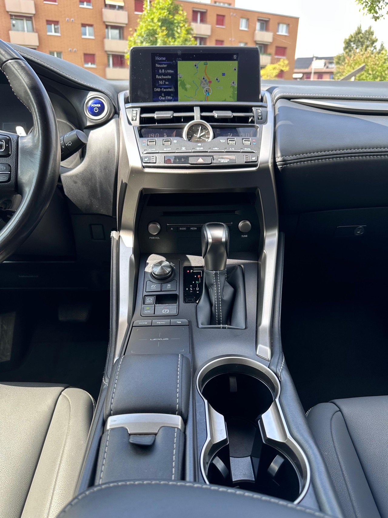 LEXUS NX 300h Celebrating 30 E-Four Automatic Kaufen