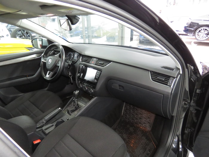 SKODA Octavia Combi 2.0 TDI Scout 4x4 DSG À vendre