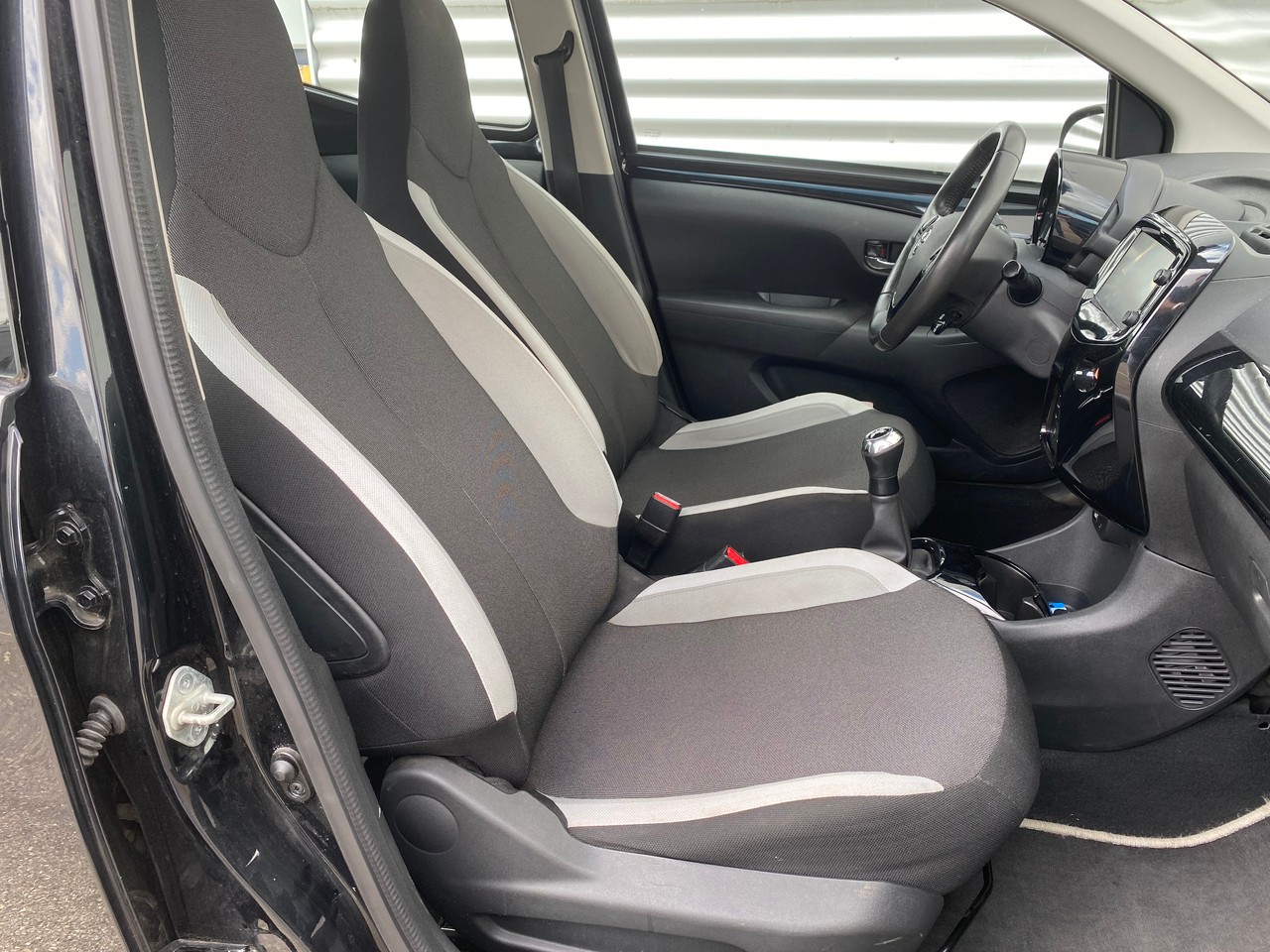 TOYOTA Aygo 1.2 VVT-i x-play 82PS FRISCH AB MFK (07.2025) Kaufen