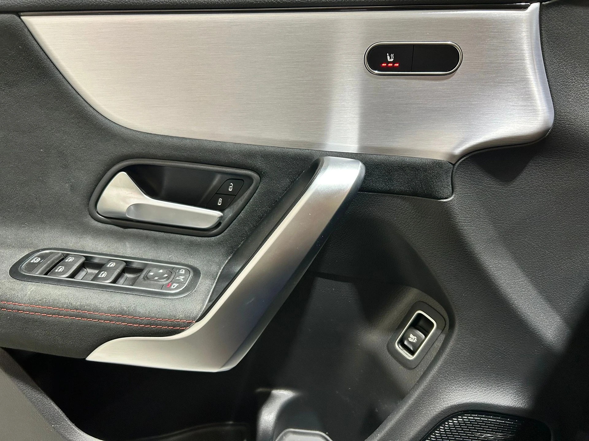 MERCEDES-BENZ CLA 200 d AMG Line Shooting Brake CH FAHRZEUG AUS 1. HAND ...