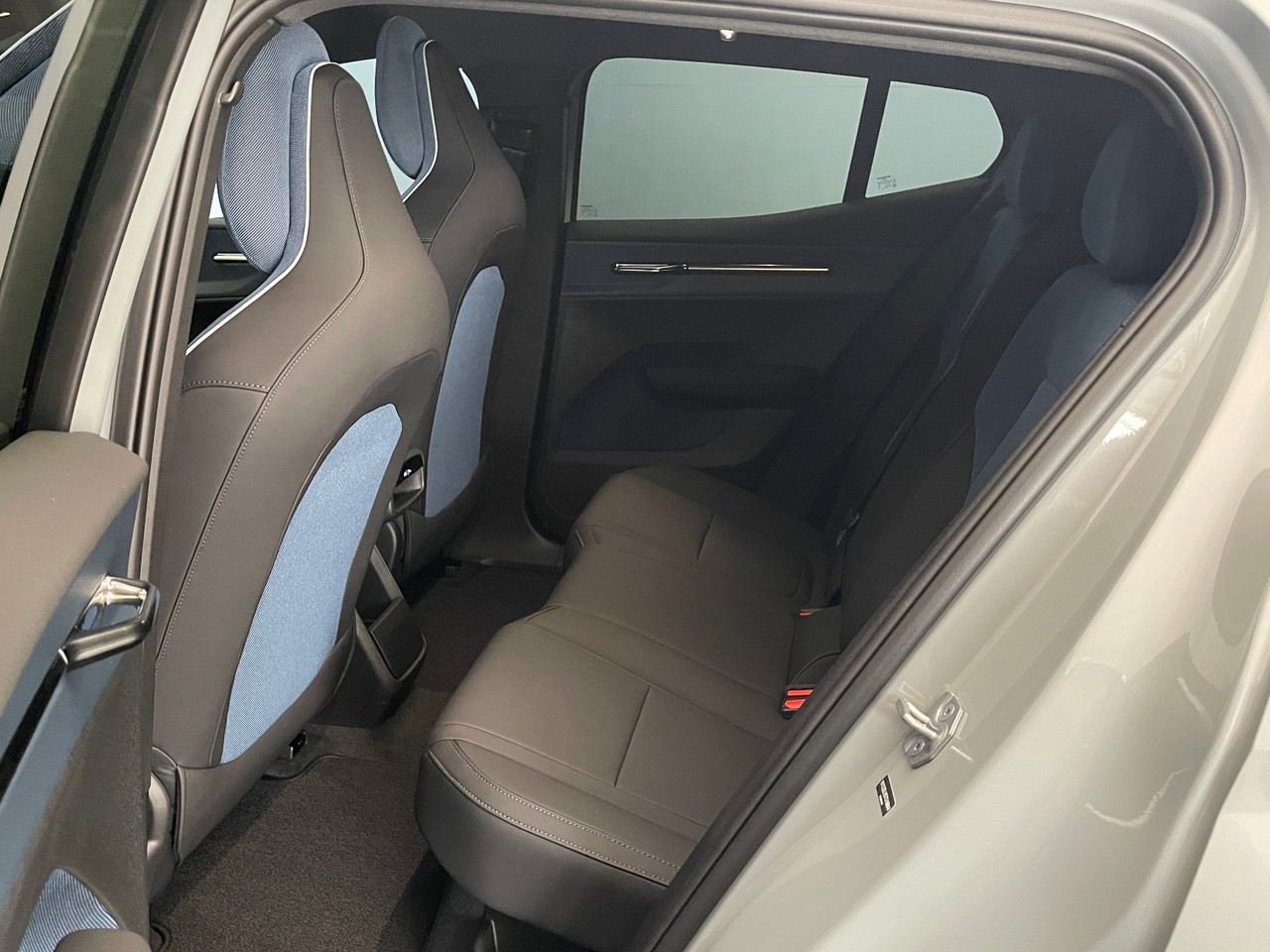 VOLVO EX30 Single Motor Extended Range Core Kaufen