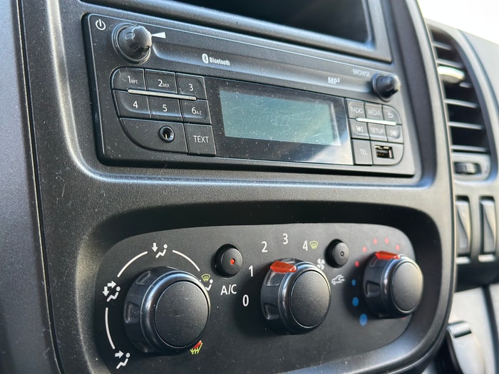RENAULT Trafic ENERGY dCi 95 Passenger Authentique 9 places À vendre