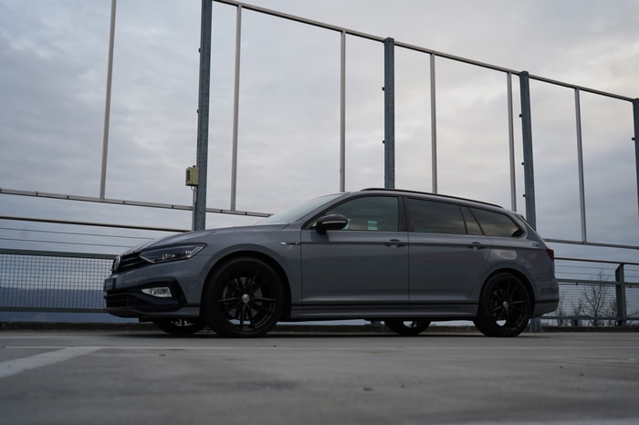 VW PASSAT VARIANT 2.0 TSI R-LINE EDITION BLACK 4MOTION DSG l 272 PS Kaufen