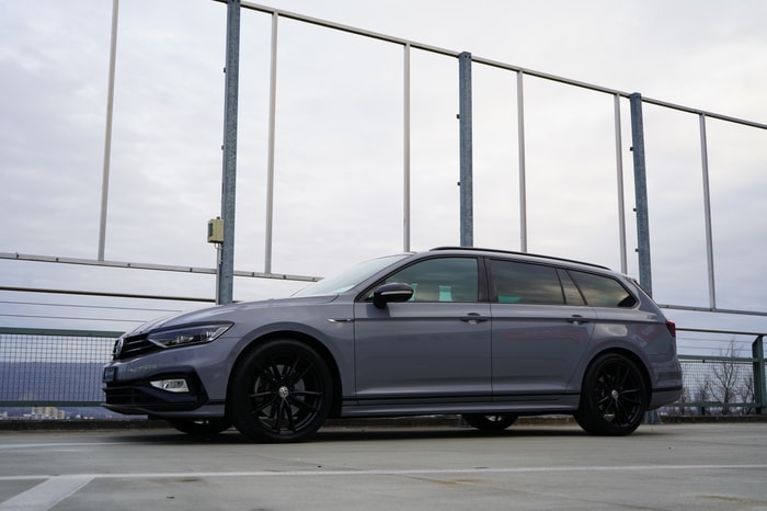 VW PASSAT VARIANT 2.0 TSI R-LINE EDITION BLACK 4MOTION DSG l 272 PS Kaufen