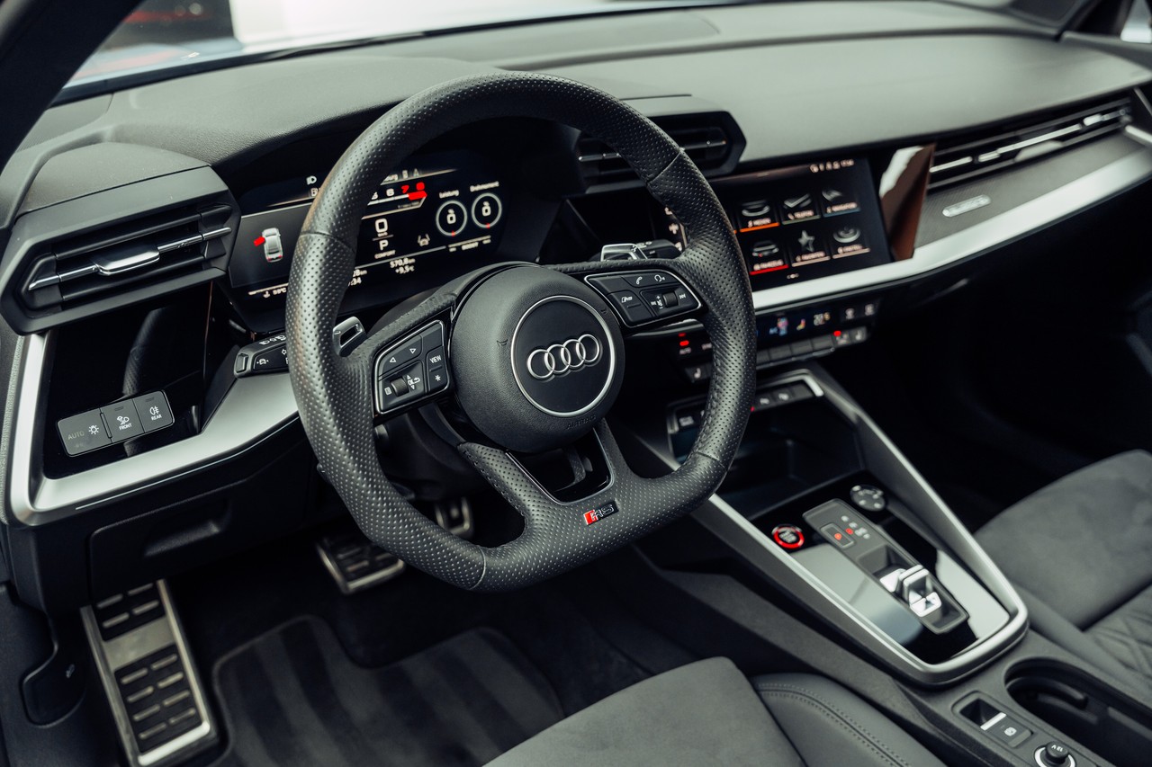AUDI RS3 Limousine 2.5 TSI quattro S-tronic Kaufen
