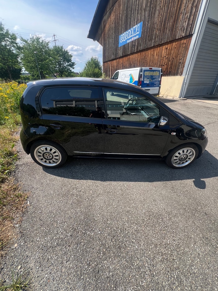 VW Up 1.0 BMT black up Art on Ice Kaufen