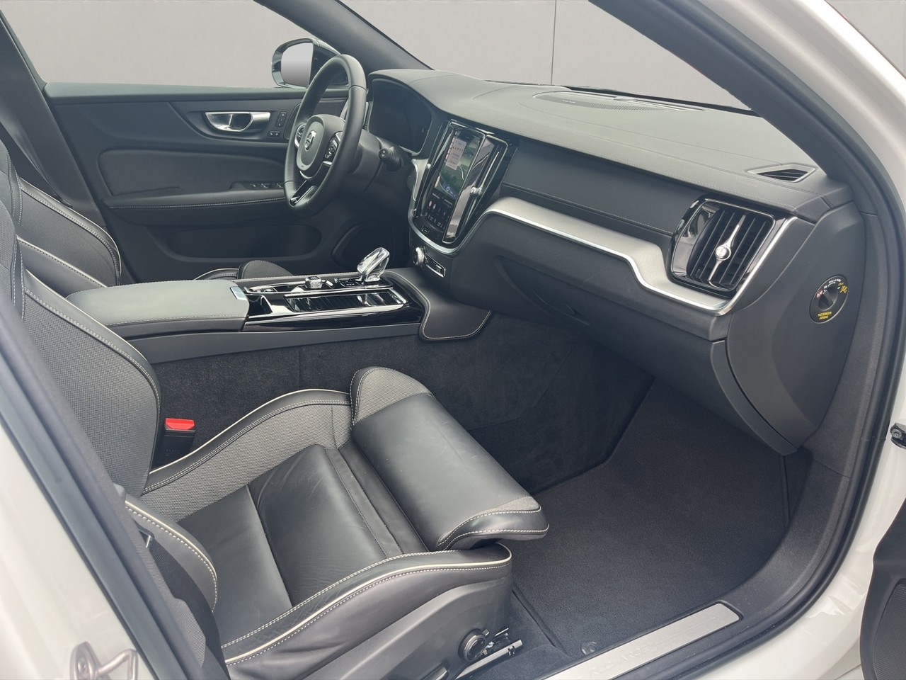 VOLVO V60 2.0 T6 TE Ultimate Dark eAWD Kaufen
