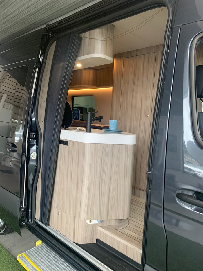 MERCEDES-BENZ ROGUS ROADTRIP 595L Mood & Wood Van Life for two Kaufen