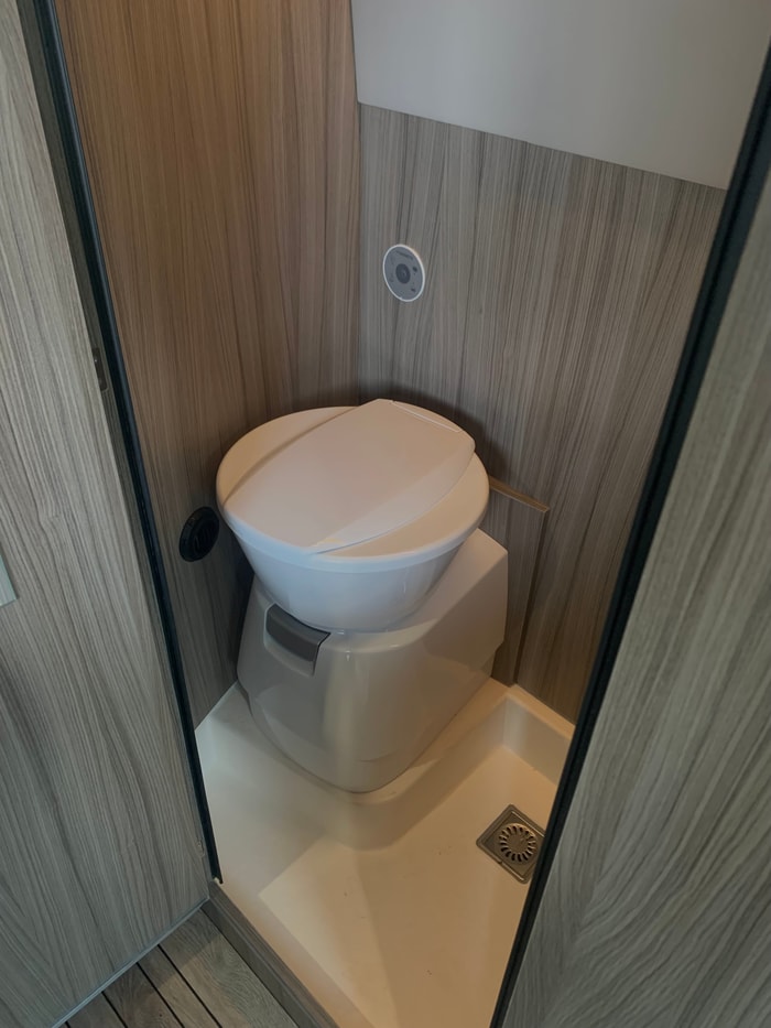 MERCEDES-BENZ ROGUS ROADTRIP 595L Mood & Wood Van Life for two Kaufen
